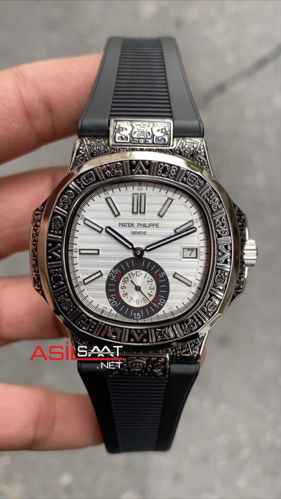 Patek Philippe Nautilus 5711 İşlemeli Kasa Silver Beyaz Kadran
