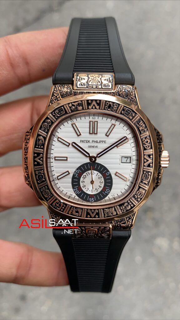 Patek Philippe Nautilus 5711R İşlemeli Kasa Rose Beyaz Kadran