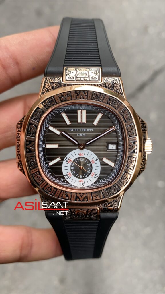 Patek Philippe Nautilus 5711R İşlemeli Kasa Rose Siyah Kadran